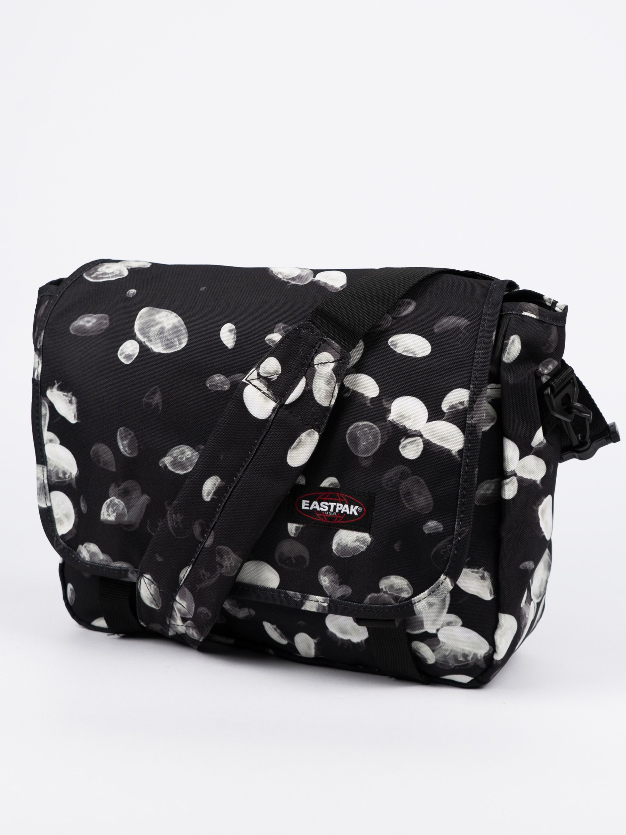Сумка черная мессенджер на плечо Eastpak Jr Jellyfish 11,5л купить на ...