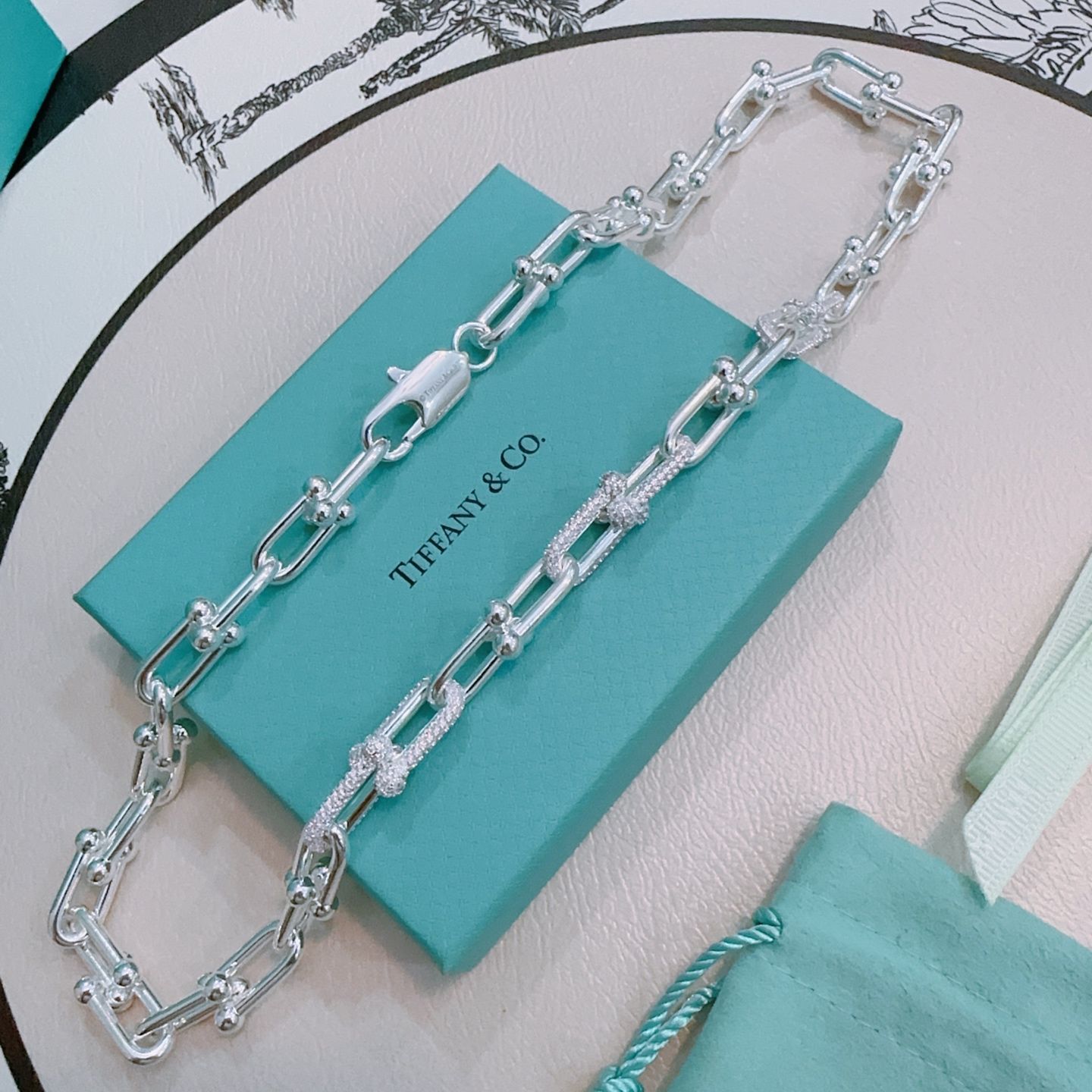 Tiffany & Co Колье купить на OZON по низкой цене (3326939373)