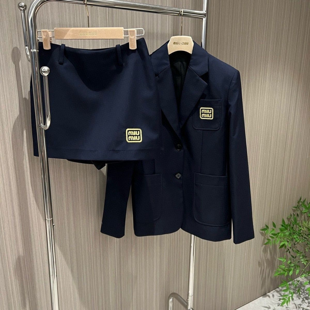 Костюм классический Miu Miu купить с доставкой по выгодным ценам в