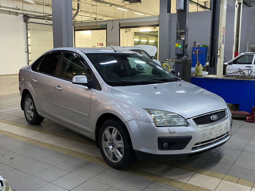 Автомобиль Ford Focus '2006 218 220 км купить на OZON по низкой цене ...