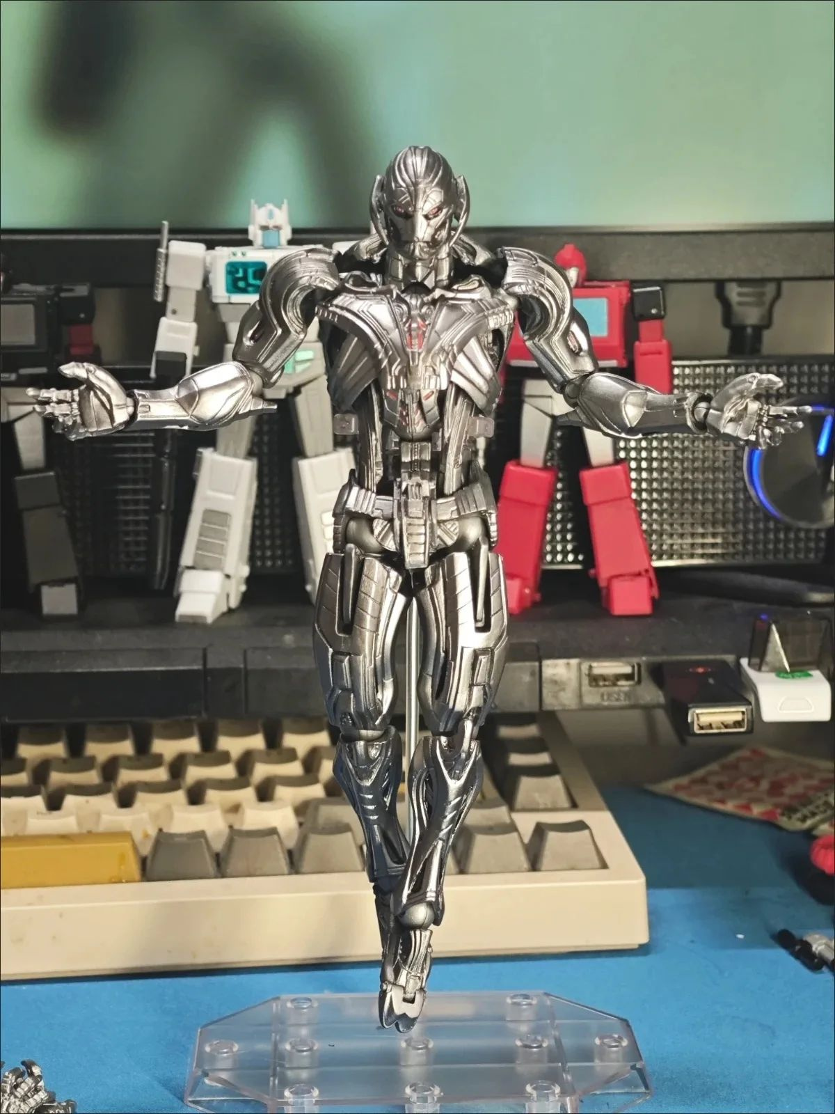 Kaiyodo Amazing Ultron Action Figures Статуя Мстителей Модель коллекции ...