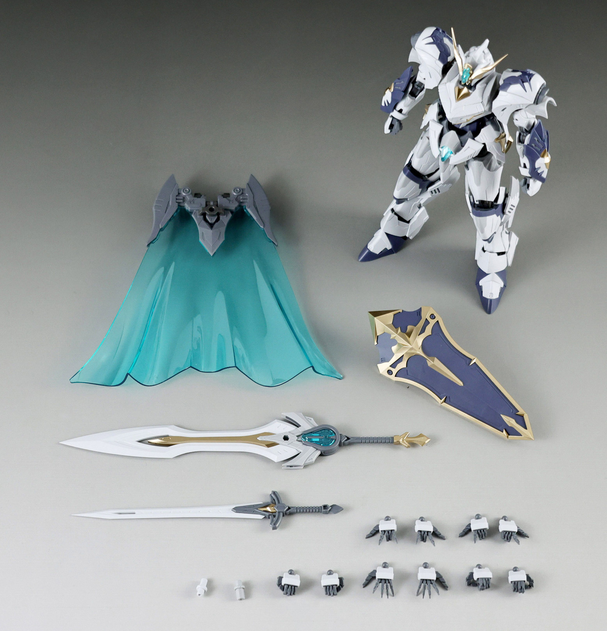 SNAA TITAN GREATSWORD TRISTAN Сборная модель 1/144 BE HG SC-002 The ...