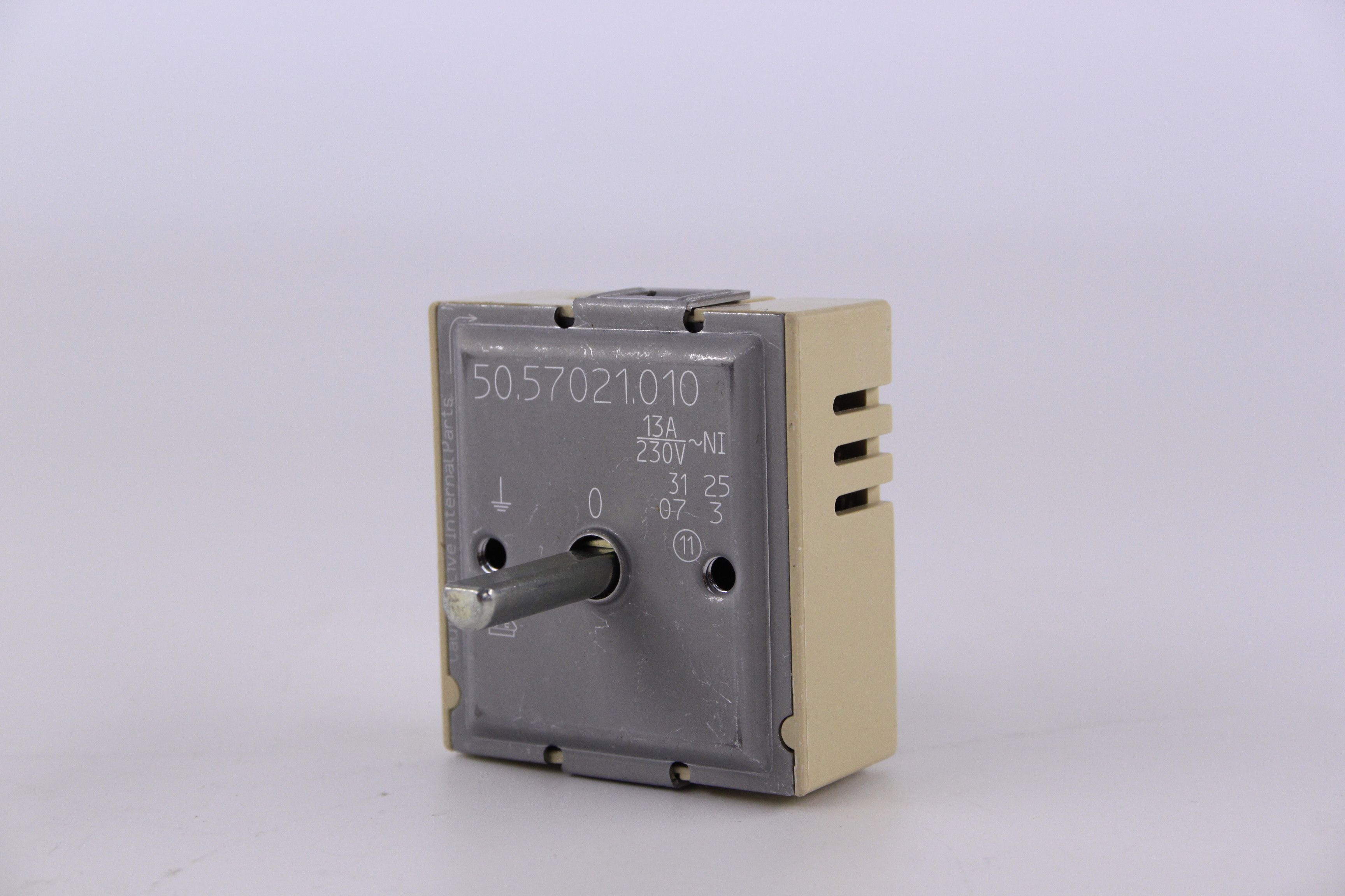 Переключатель мощности конфорок Bosch 50.57021.010 купить на OZON по ...