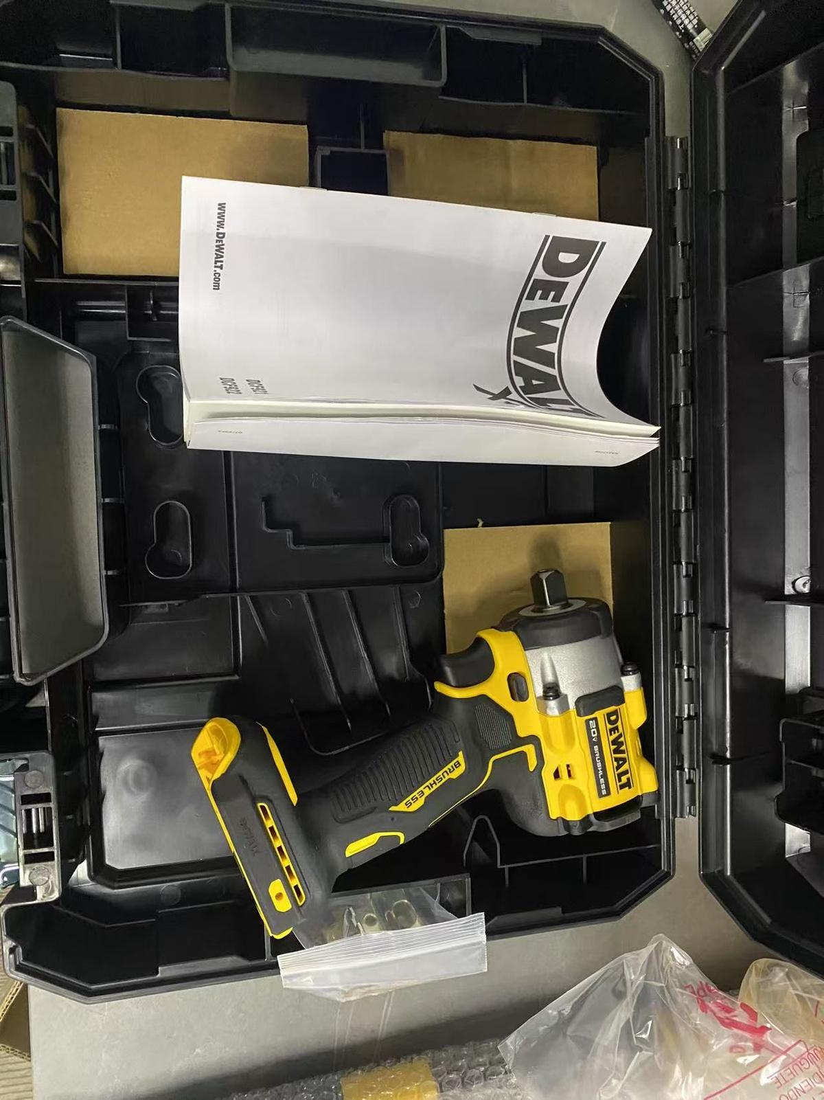 DEWALT Гайковёрт аккумуляторный ударный DCF922NT, 20V MAX: 3550 уд/мин ...