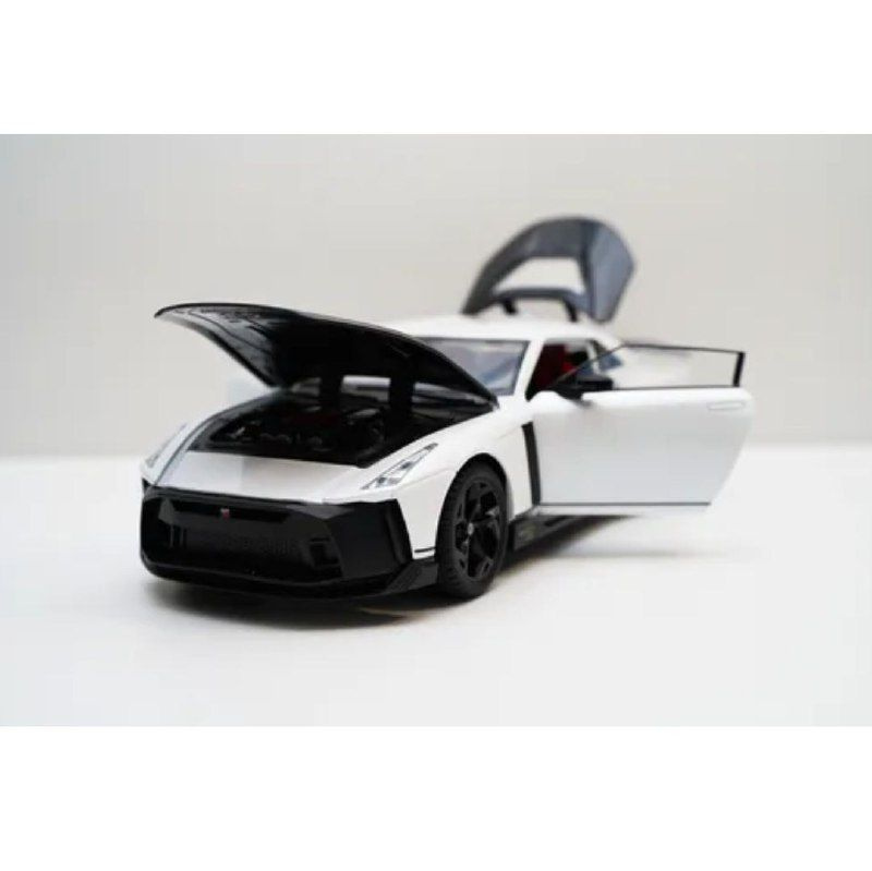 Модель машинка Nissan GTR 1:18 с дымом металлическая GT-R с инерционным ...