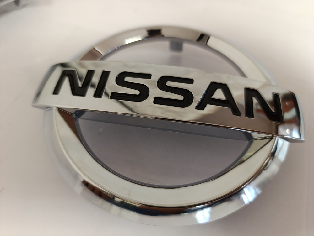 Эмблема решетки радиатора Nissan JUKE Nissan X-Trail T31 62890-1KA0A ...