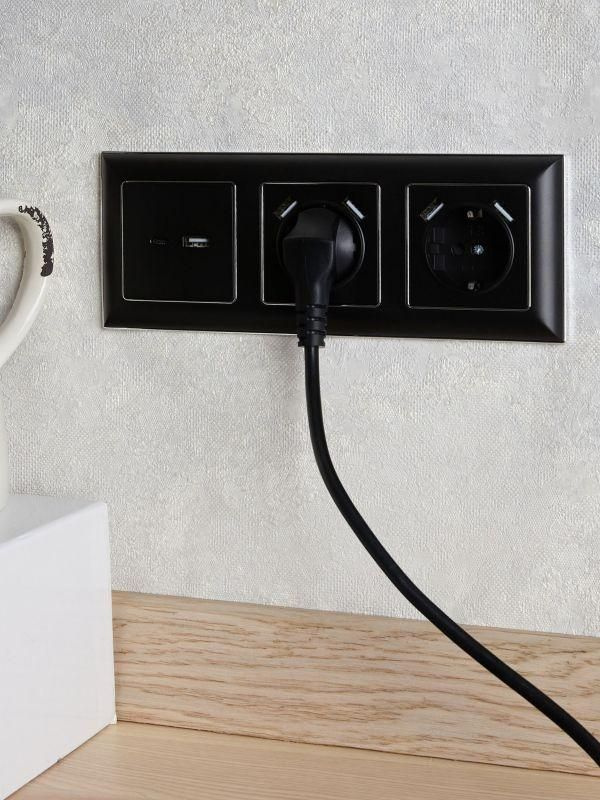 Розетка BRITE РЮш10-2-БрЧ 16А с USB A+A 3.1А с заземл. защ. шторки механизм черн. IEK BR-R14-16 ...