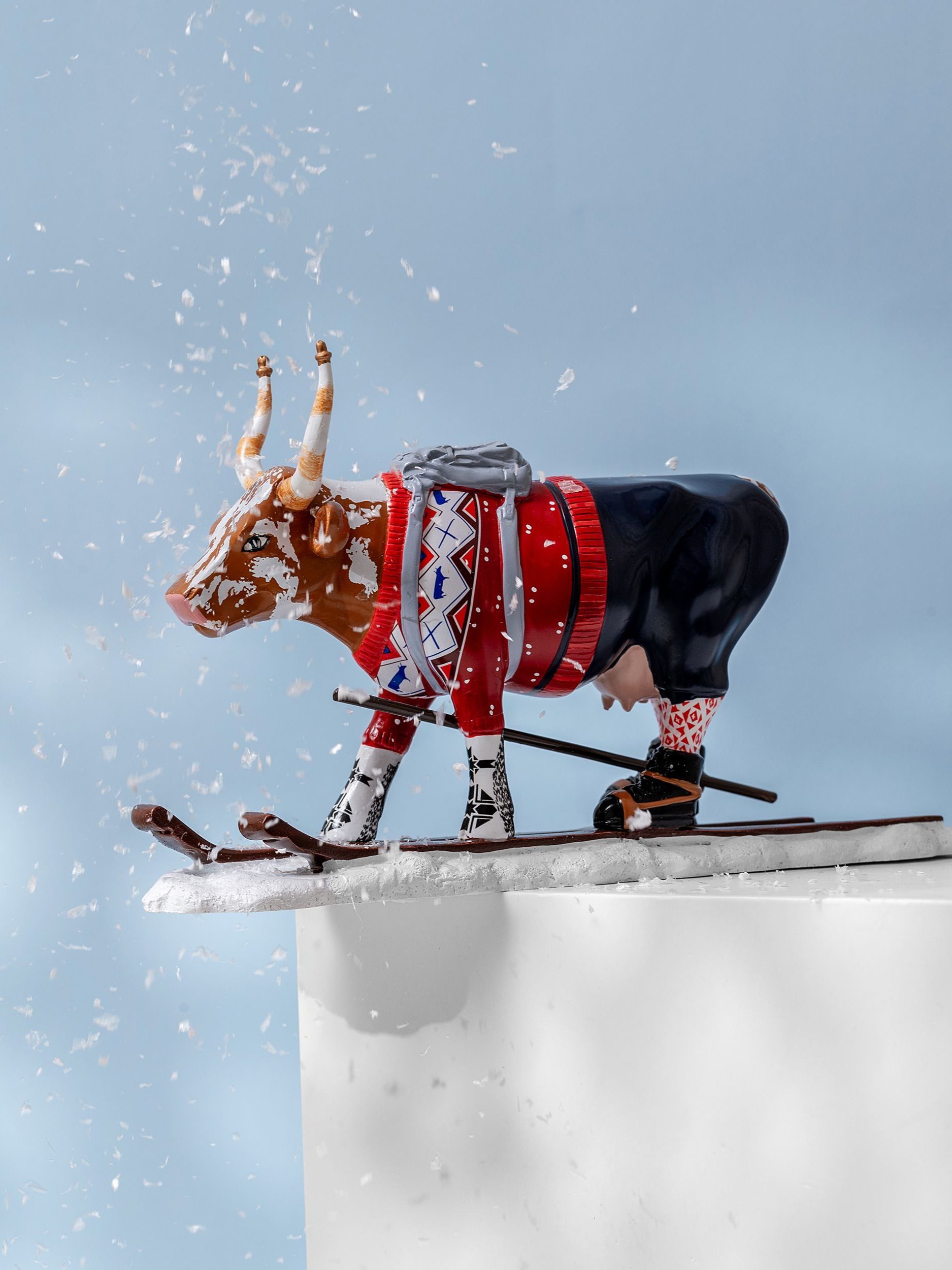 Статуэтка CowParade Корова The Ski Cow aka Loypelin Lauslam ...