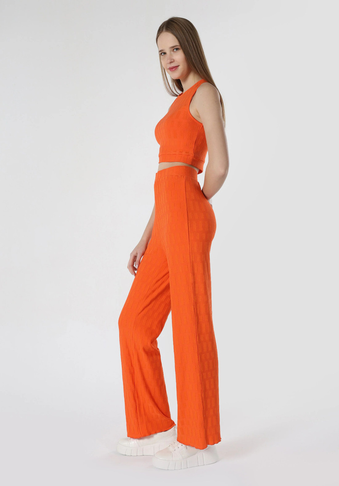 Брюки Женский Colins оранжевый, размер 42, 44 Китай купить c доставкой на OZON по низкой цене ...