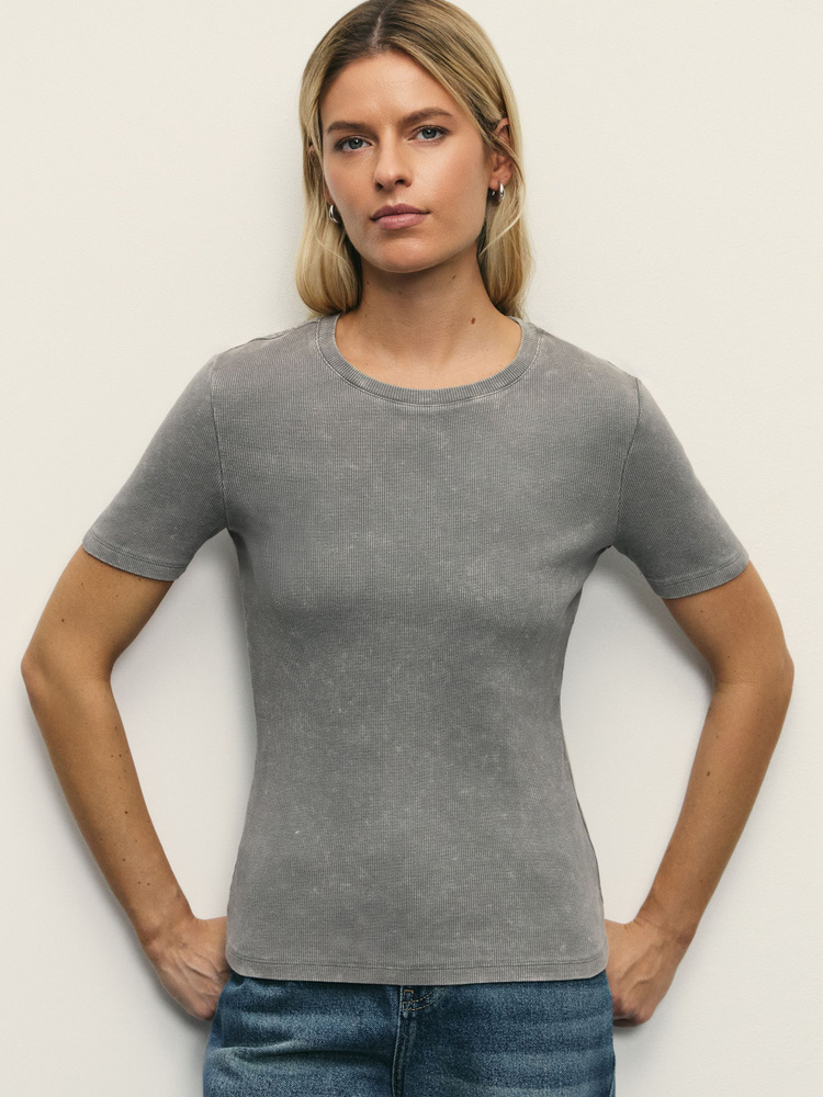 Футболка Женский Zarina серый Короткий, размер 46 Хлопок, Эластан Однотонный облегающий ...