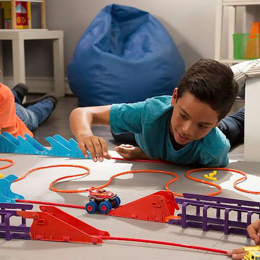 Игровой набор Magic Trix Trux (Трикс Тракс) с 2 машинками-монстр-траками, канатный трек, гибкая ...