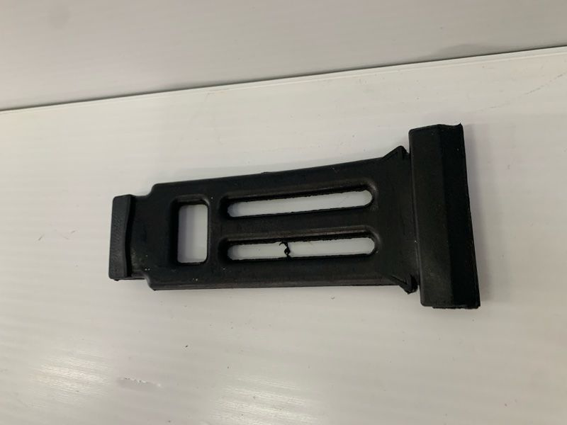 Стяжка крыла резиновая Volvo Fh/Fm - купить с доставкой по выгодным ...