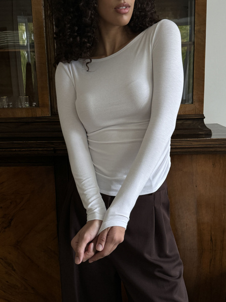 Лонгслив Женский ZUCLO белый глянец Длинный, размер 42 Трикотаж Складки ...