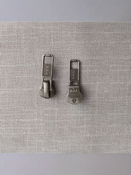 Бегунки YKK для металлической молнии "трактор". 2 штуки. Тип 5. Темное серебро. Квадратная ...