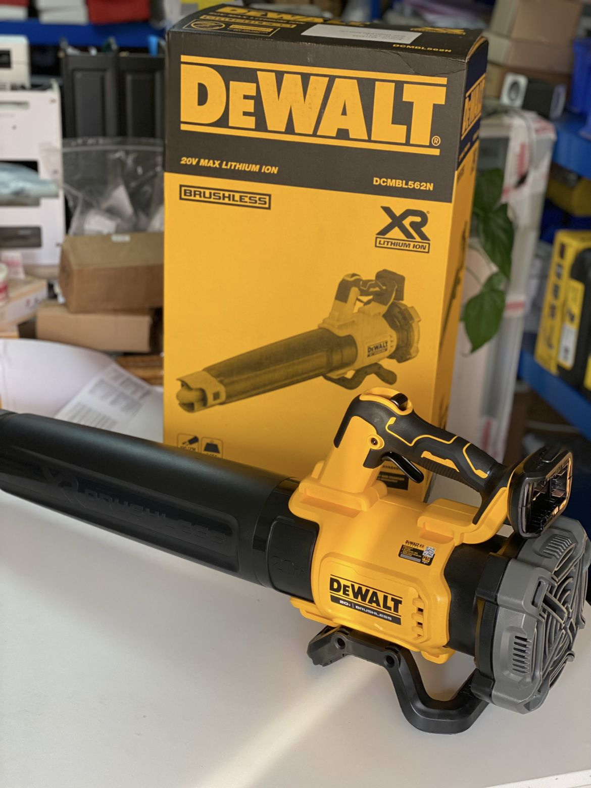 Воздуходувка аккумуляторная DeWalt DCMBL562N 20V, литиевый аккумулятор ...
