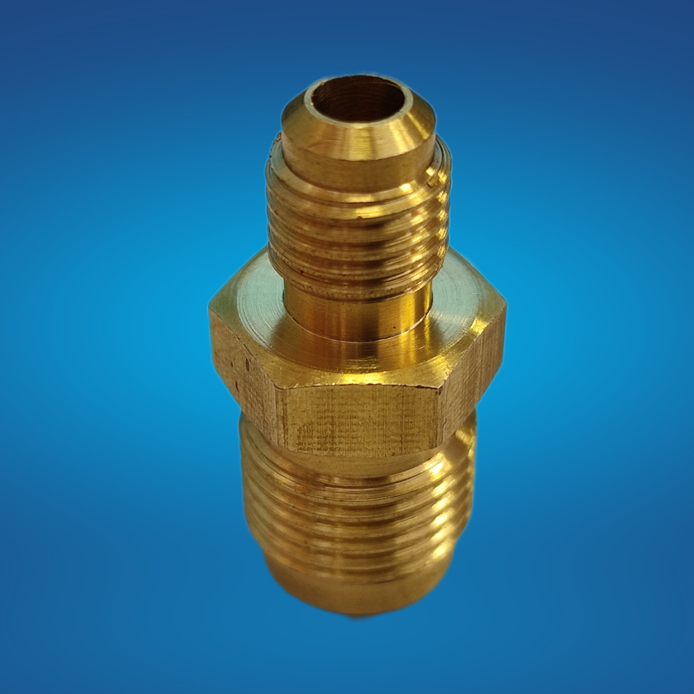 Штуцер резьбовой для соединения медной трубы 1/4"-3/8" (стандарт SAE ...