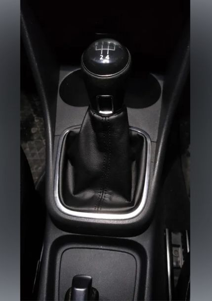 Чехол ручки КПП Wolkswagen Polo 5 (Вольксваген Поло 5)черная эко кожа ...