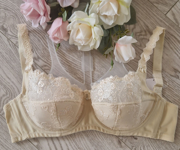Бюстгальтер Женский Finikin, размер 85G бежевый Повседневный Китай Крючки Бант Орнамент ...