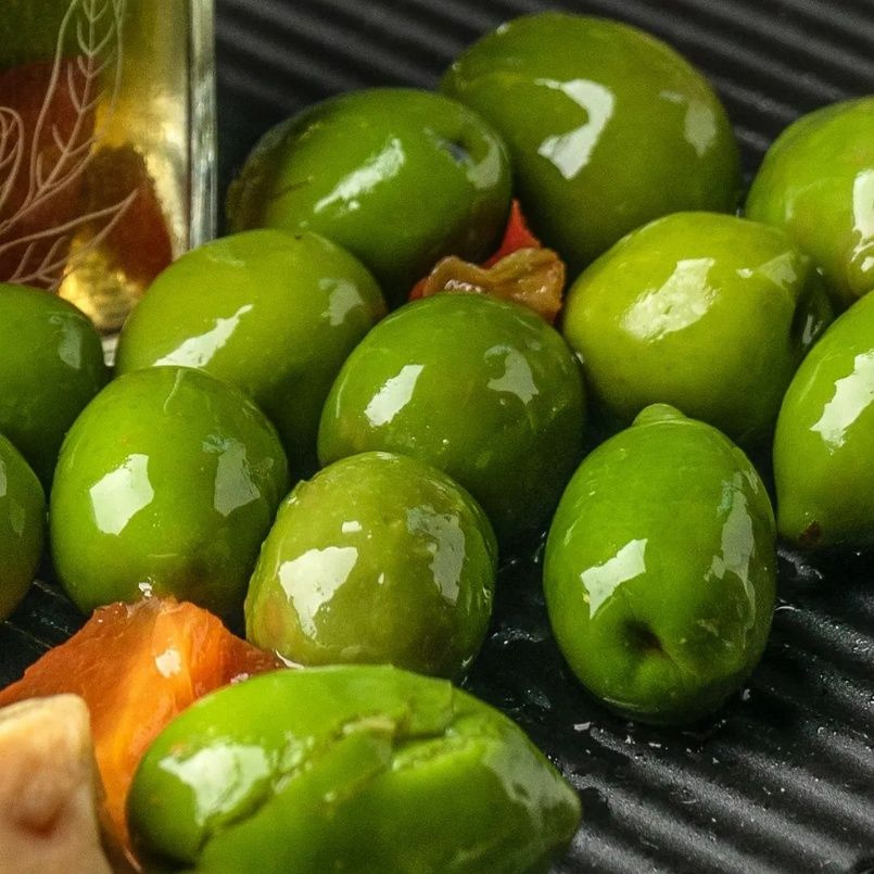 Оливки крупные зеленые с косточкой консервированные в маринаде ...