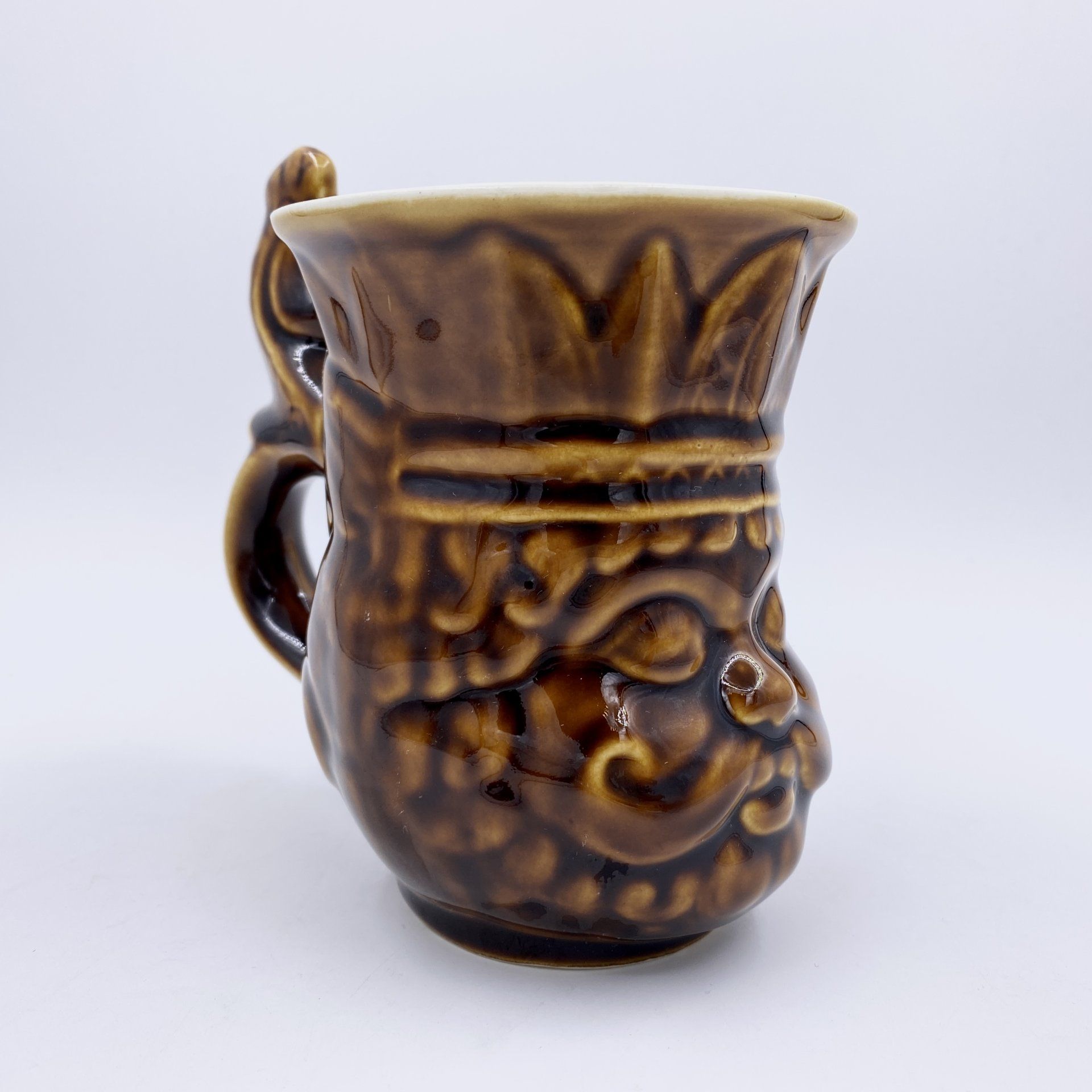 Пивная кружка с антропоморфным сюжетом и фигурной ручкой Царь Дадон ...