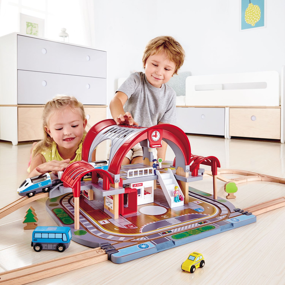 Железная дорога детская "Станция Гранд Сити" Hape, 49 элементов купить на OZON по низкой цене ...