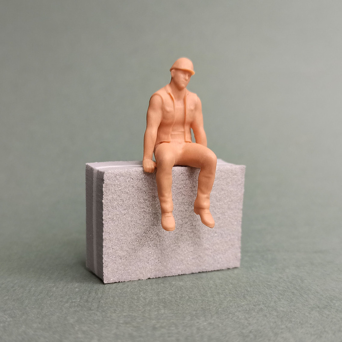 Брутальный строитель. Сидящий. Фигурка в масштабе 1:43. - купить по выгодной цене в интернет ...