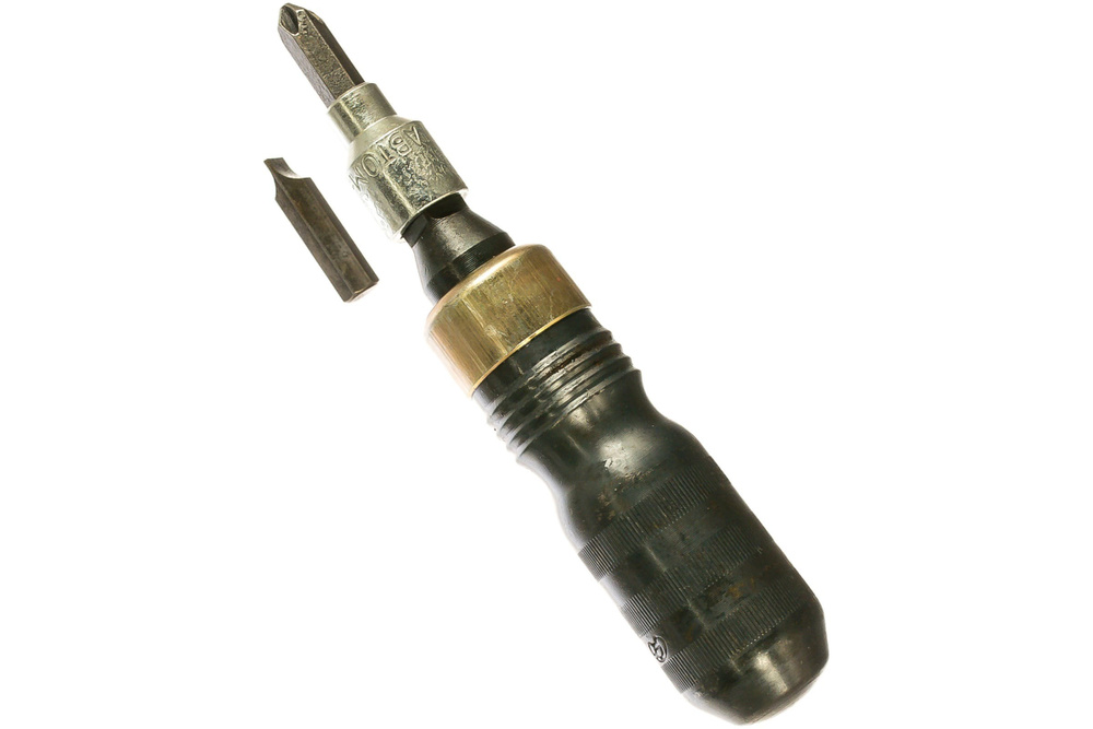 Отвертка ударная с набором бит, 2 насадки под головку 1/2", "Автом ...