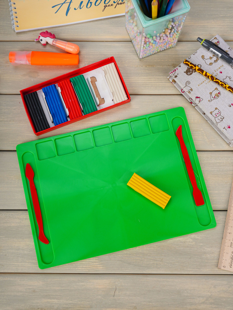 Доска для лепки А4+ 280х200 мм с отделениями для пластилина, зеленая, 2 ...