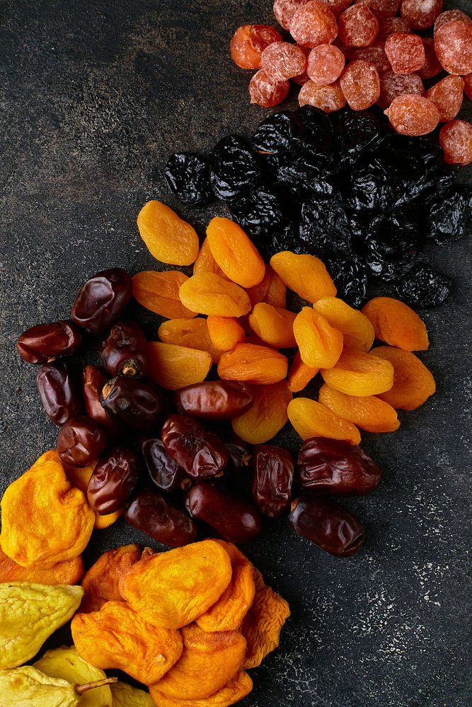 Ассорти сухофруктов натуральные 600 гр / кумкват, чернослив, персик ...