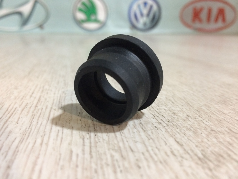 Втулка манжета уплотнитель насоса омывателя в бачок Hyundai Kia Хендай ...