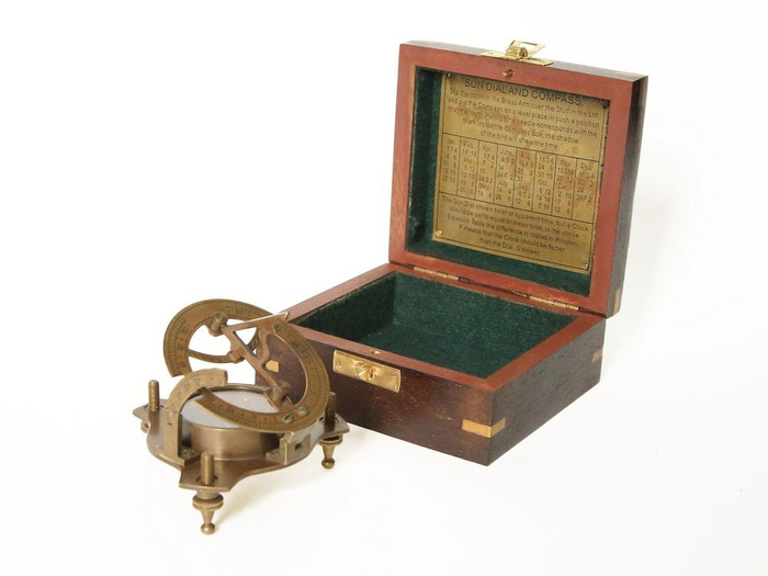 Морской компас с солнечными часами в деревянном футляре - купить с ...