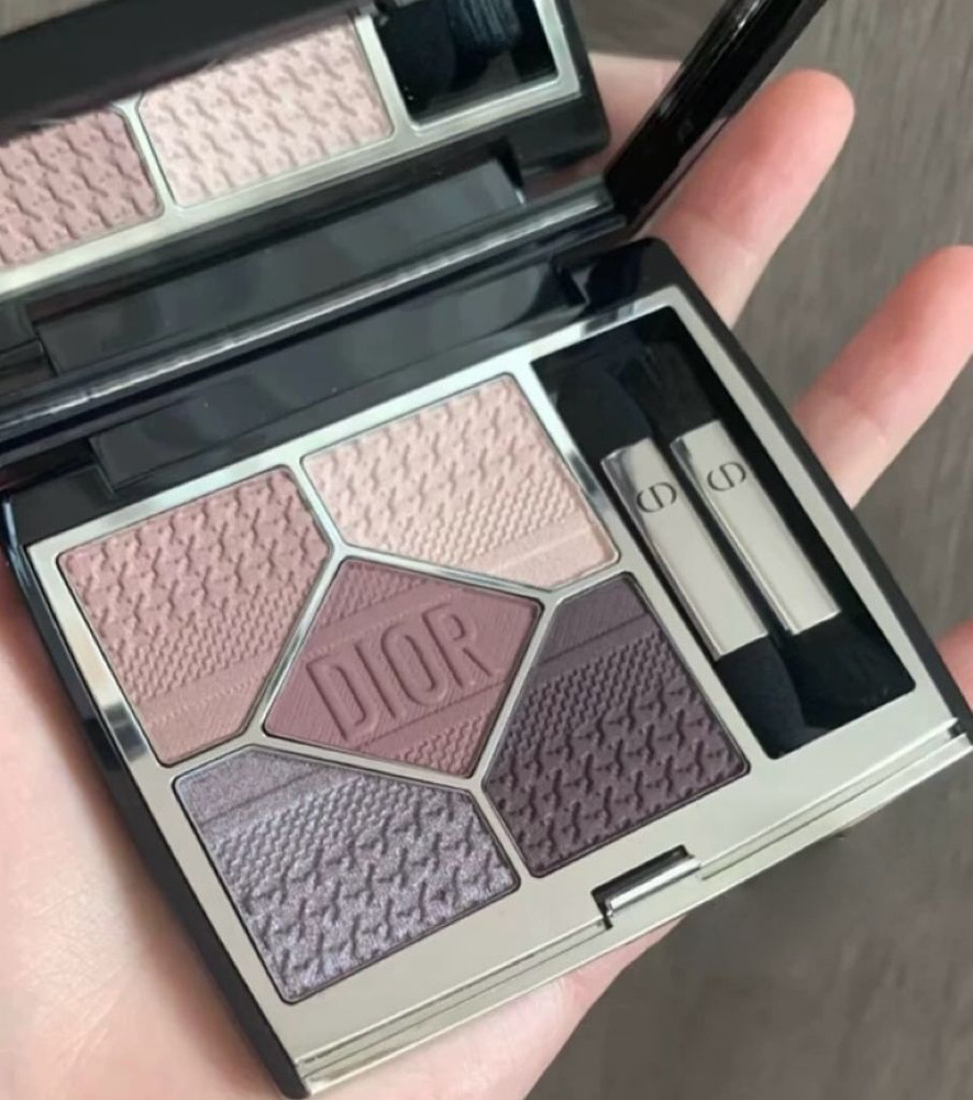 Тени для век купить на Ozon по низкой цене 1875927459