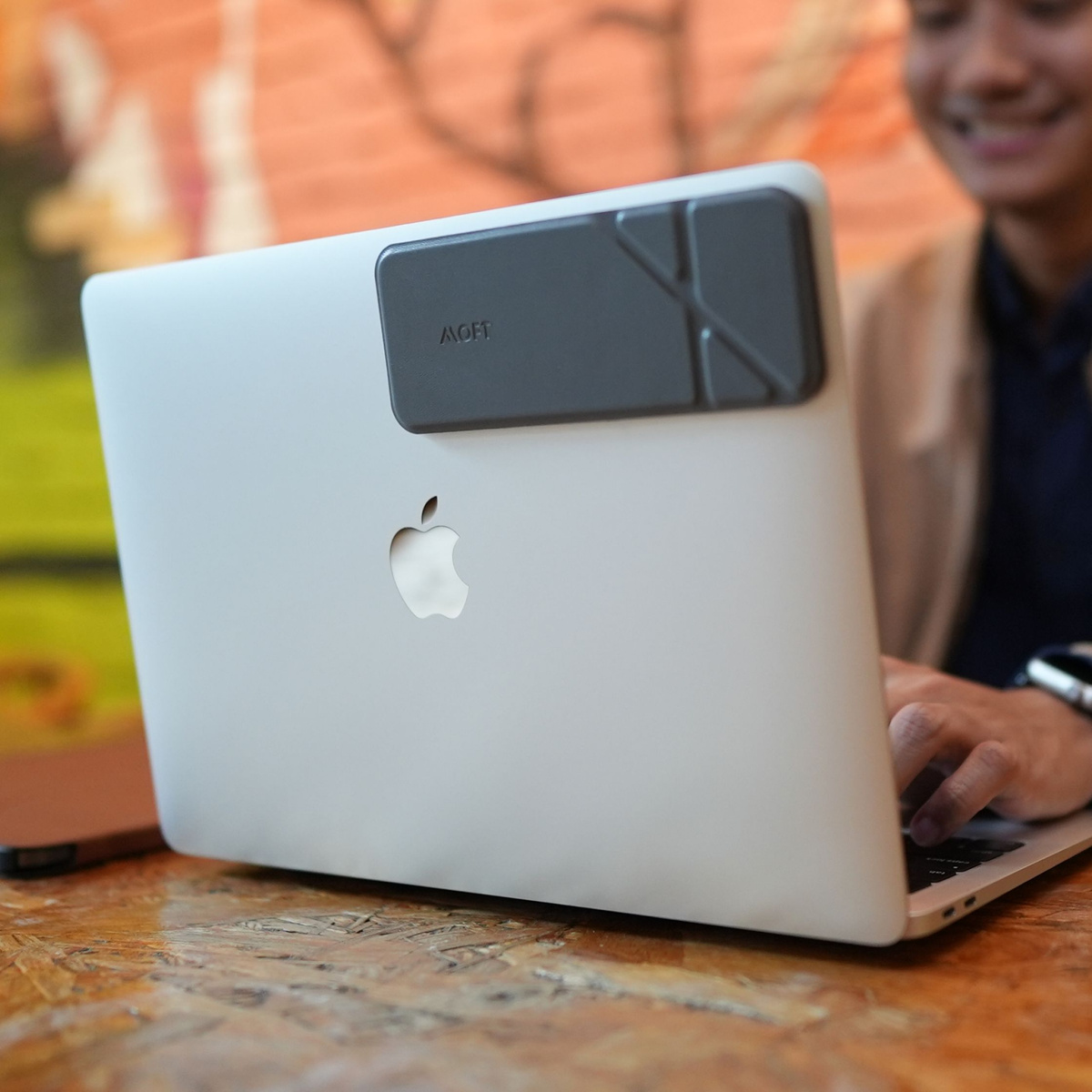 MagSafe держатель для телефона на ноутбук MOFT Flip Laptop Phone Mount ...