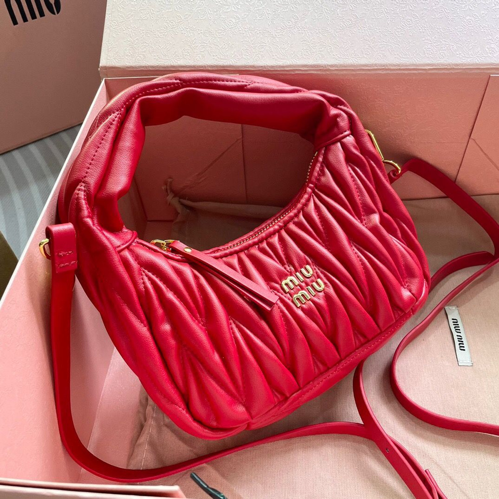 Miu Miu Сумка на плечо планшет купить с доставкой по выгодным ценам в интернет магазине Ozon