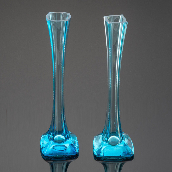 Пара ваз формы Берц купоросного цвета, стекло, резьба, СССР, 1930-1950 гг. купить на OZON по ...