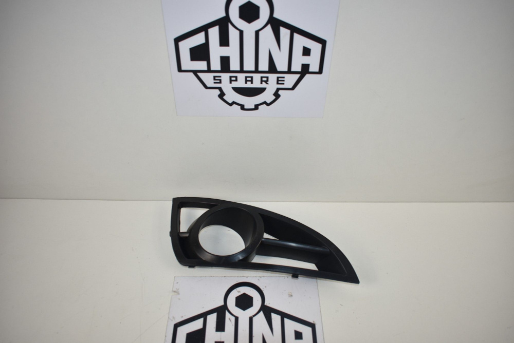 Решетка бампера переднего правая (Под ПТФ) Geely MK / Джили МК Седан ...