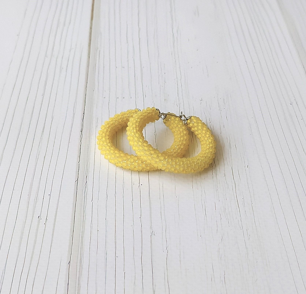 Серьги- кольца из бисера матовые средние. Жёлтые. - купить с доставкой ...