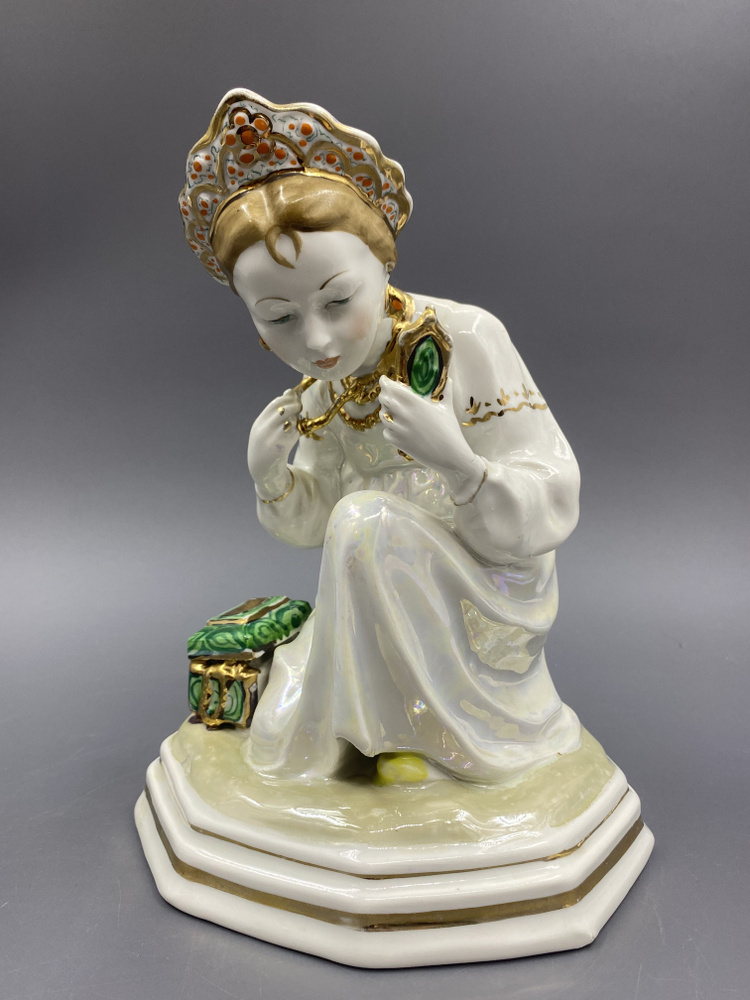 Статуэтка советская "Малахитовая шкатулка". СССР, Дулевский фарфоровый ...