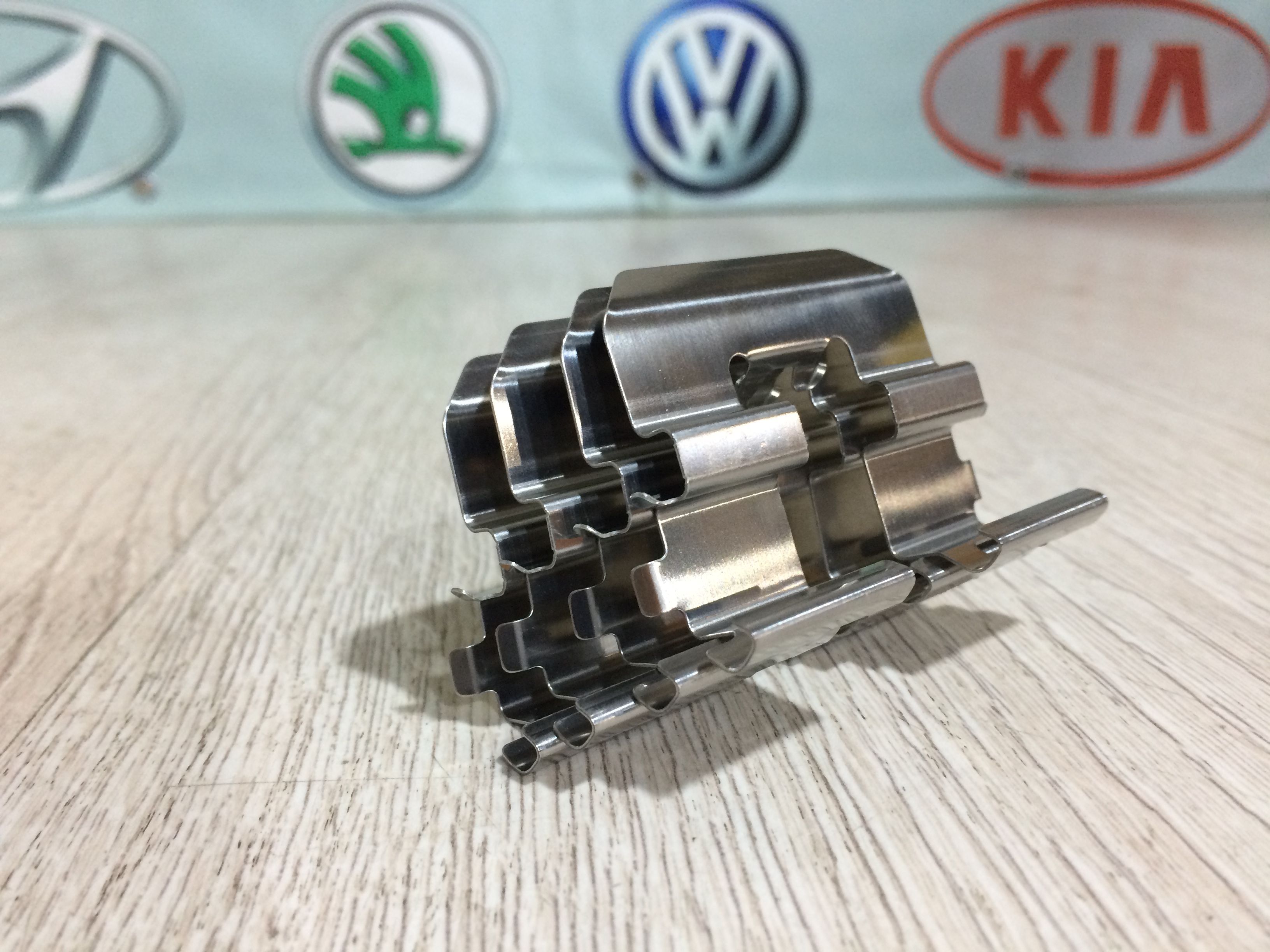 Направляющая тормозных колодок 582443Q100 Задние - купить по низким ...