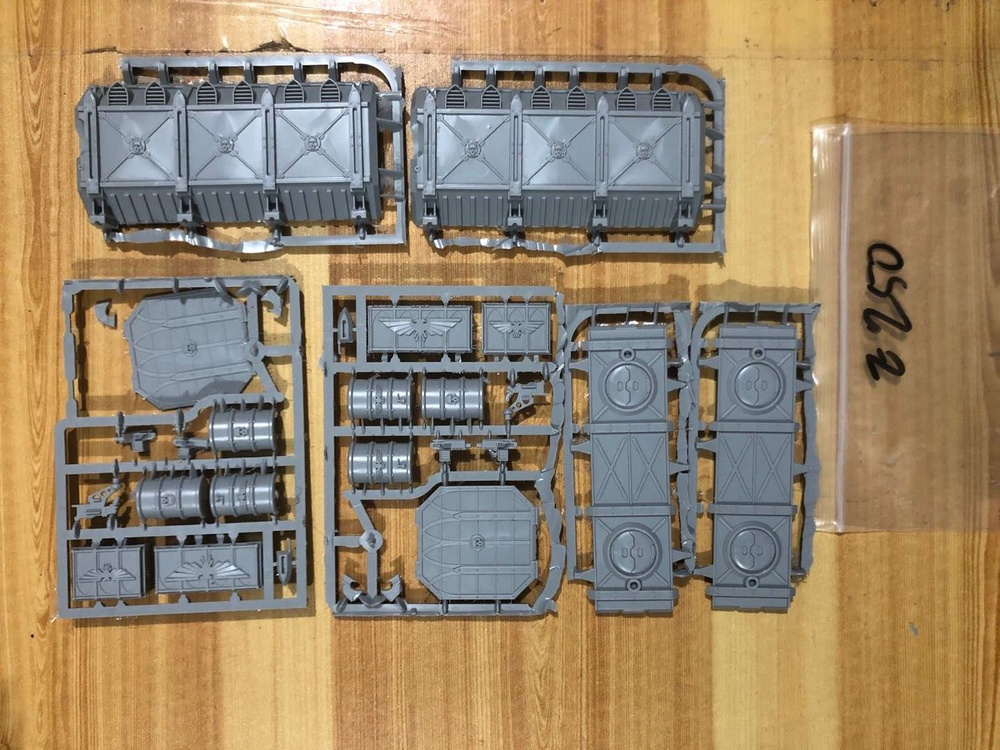 Смола Миниатюра Warhammer 40000 Munitorum Armored Containers Terrain 1 3429