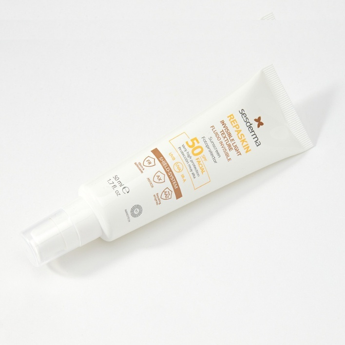 Средство солнцезащитное сверхлегкое для лица Sesderma Repaskin ...