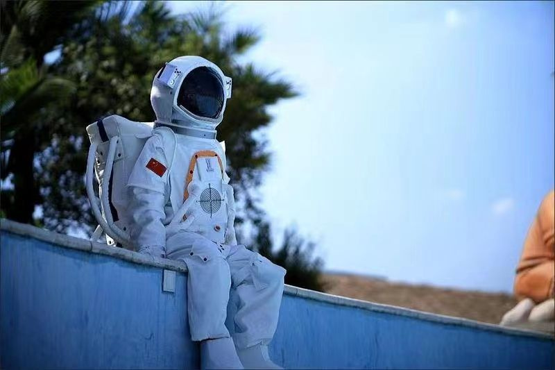 Космические костюмы со шлемами, имитация костюмов космонавтов в ...