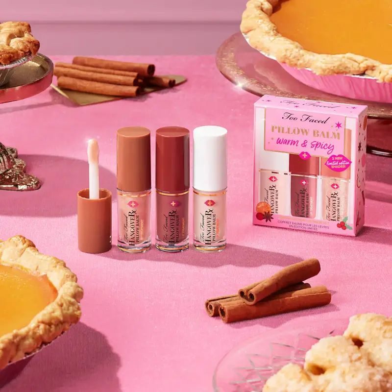 Too Faced Набор бальзамов для губ Pillow Balm Warm and Spicy Lip Balm ...