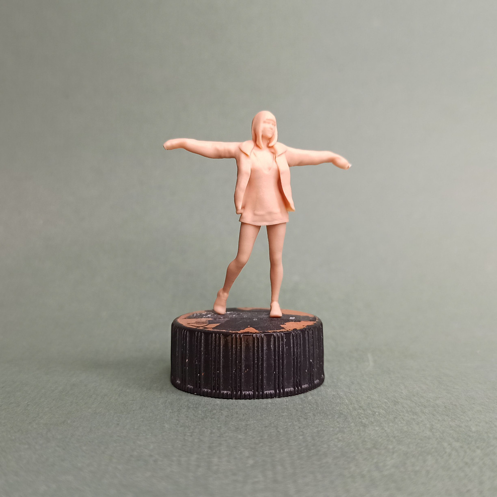 Девушка наслаждается природой. Фигурка в масштабе 1:43. - купить по выгодной цене в интернет ...