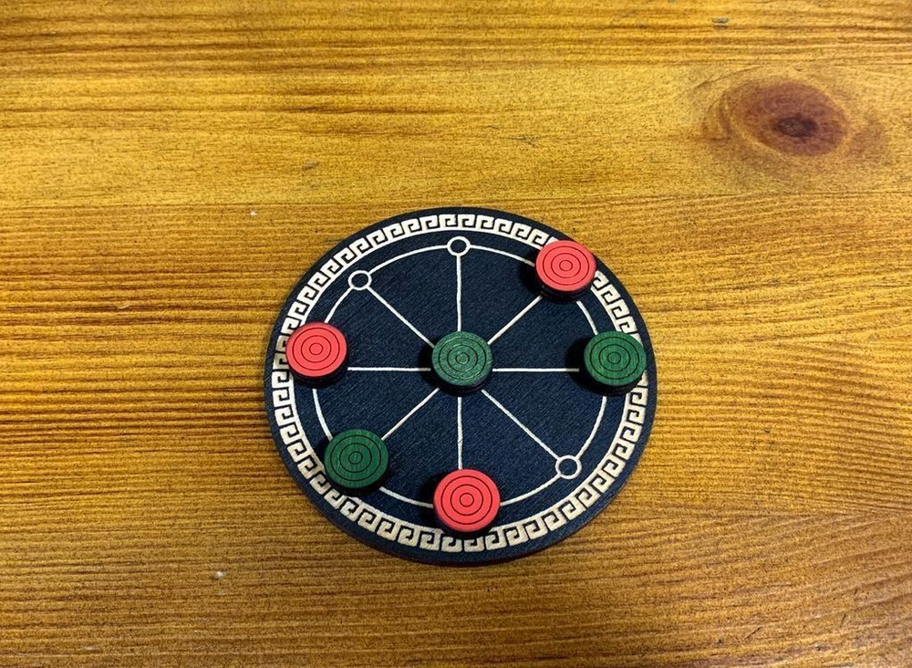 Настольная древнеримская игра " Rota " ( Tabula Lusoria ), поле и фишки ...
