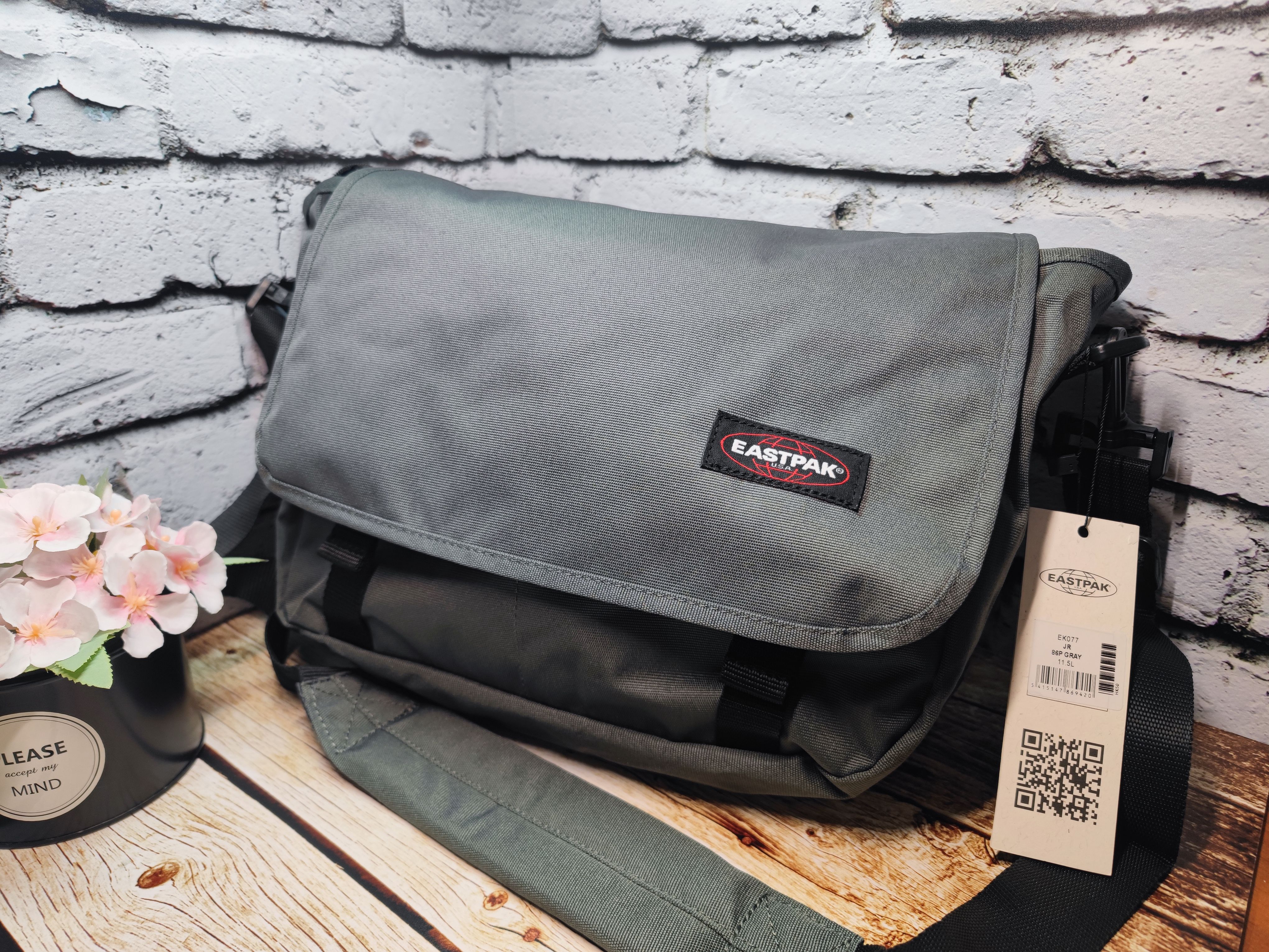 Сумка EastPak Junior JR Серая купить на OZON по низкой цене (1785925599)