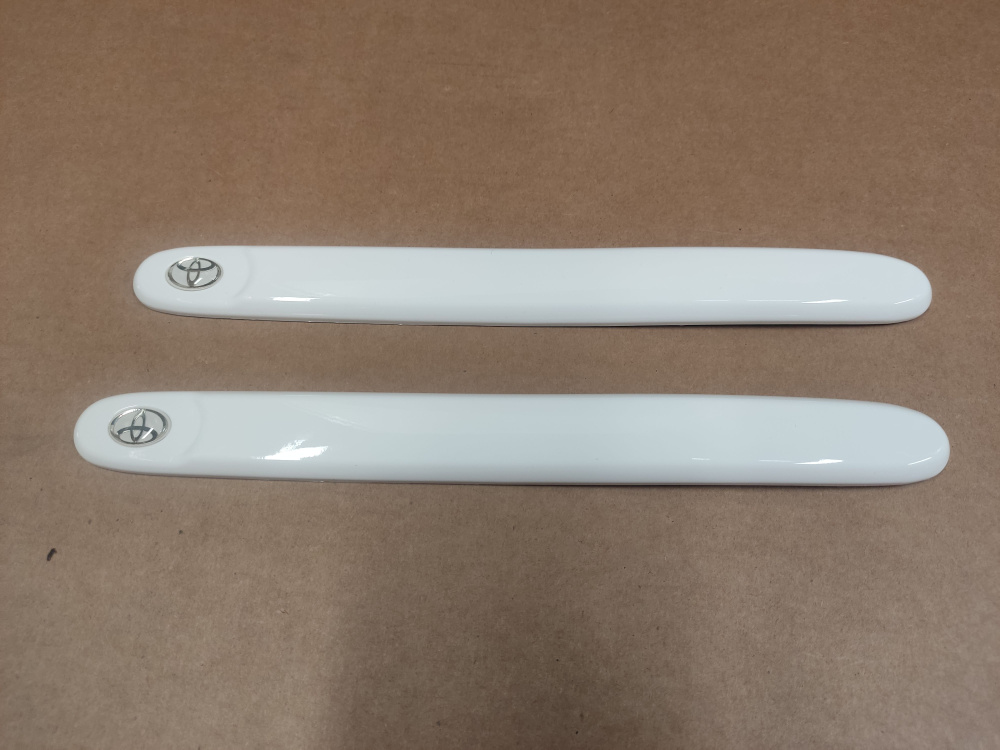 Toyota отбойники на углы бампера. цвет белый 08266-00060-A0 купить по ...