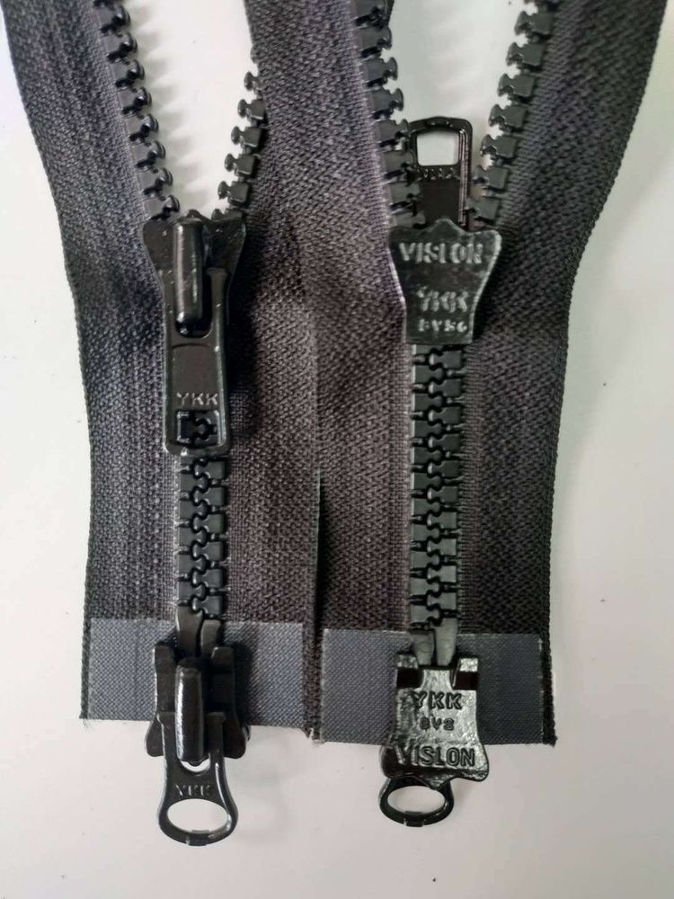 Застежка-молния разъемная, черная. YKK. Тип 8. Длина 70 см. 2 разных бегунка. Трактор - купить с ...