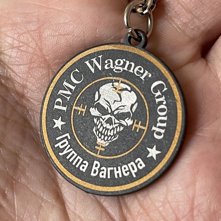 Брелок из титана с символикой Вагнера - купить с доставкой по выгодным ...