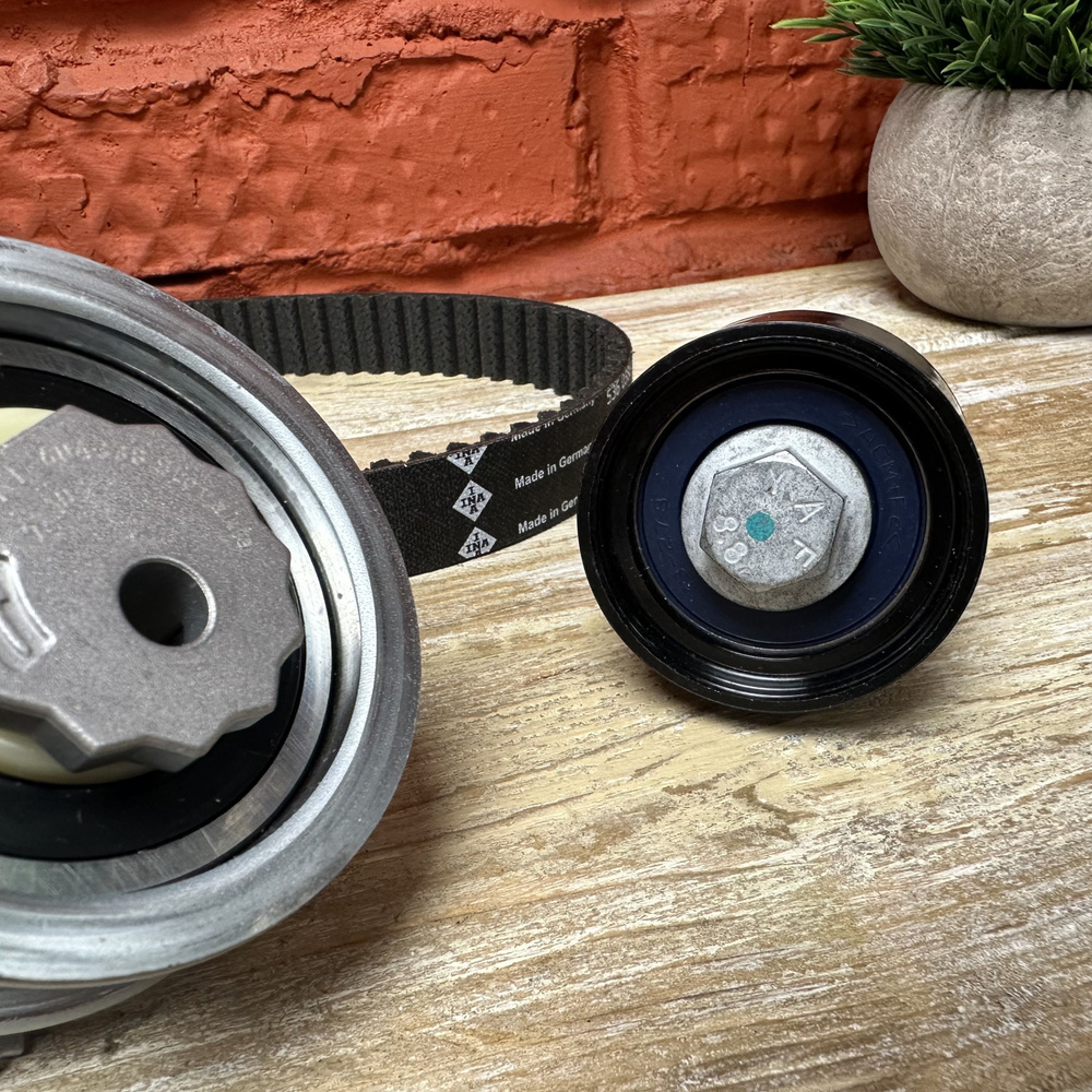 Комплект ремня ГРМ VW Passat, Golf, Jetta, Caddy, Polo, Tiguan AUDI A1 ...